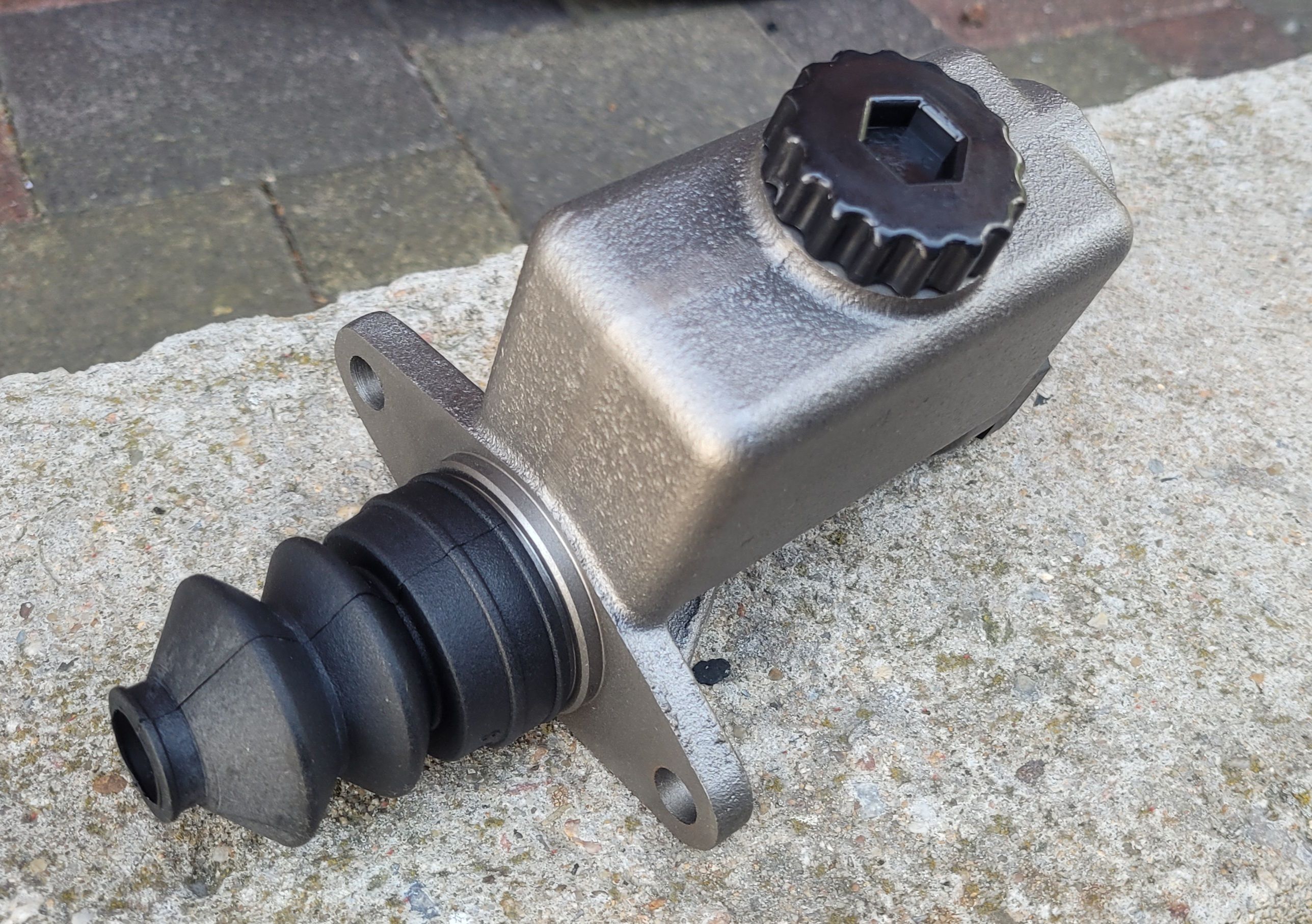 Opel Oldtimer Teile | Hauptbremszylinder mit Gussbehälter Blitz 1,5+1,75to | Online Shop